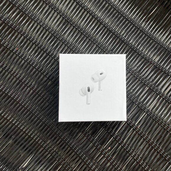 Apple | Headphones | Apple 2nd Gen Pods With Magsafe Wireless Charging ...